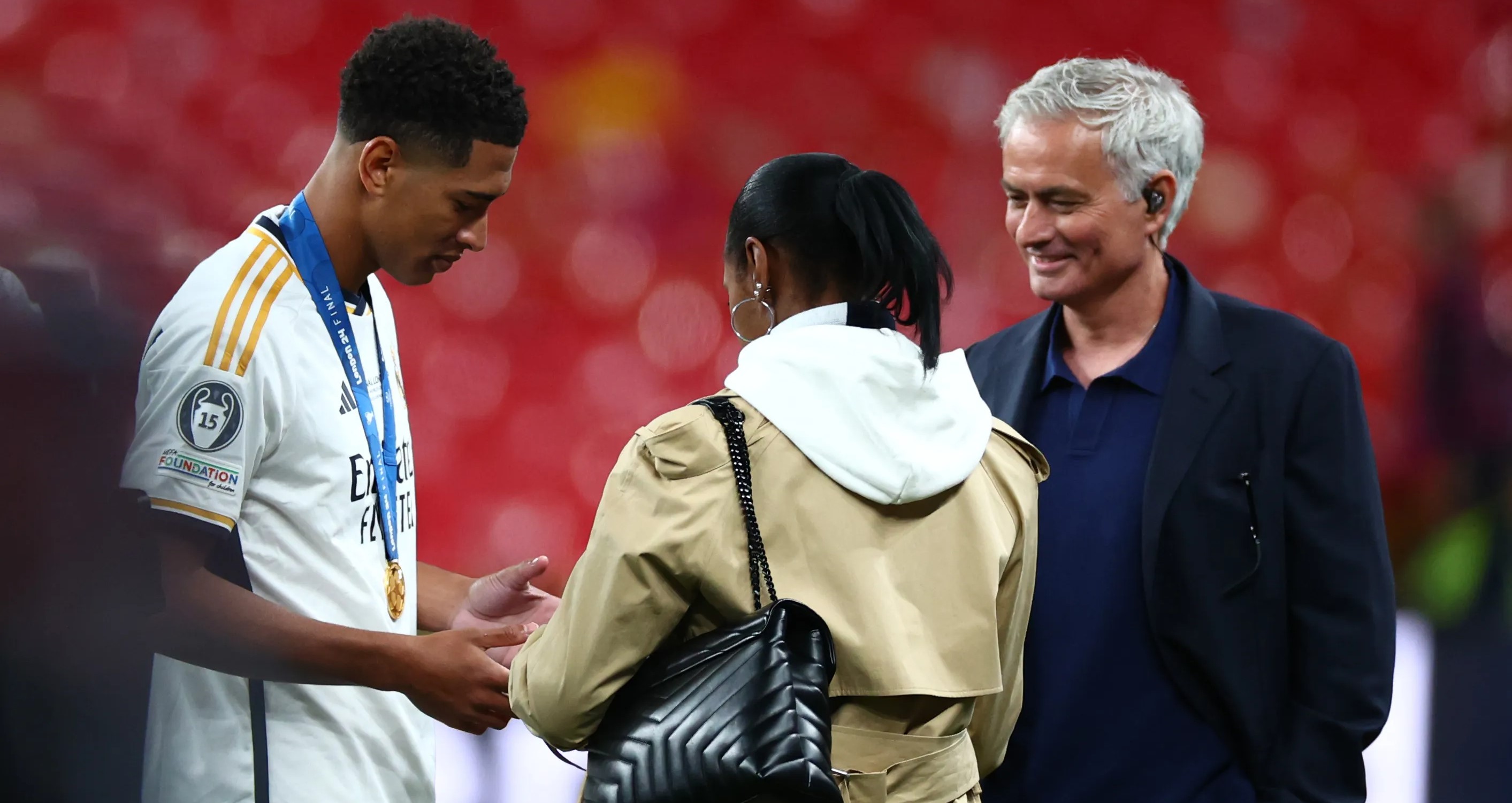 Real-Madrid-Star Jude Bellingham bittet Jose Mourinho nach dem ...